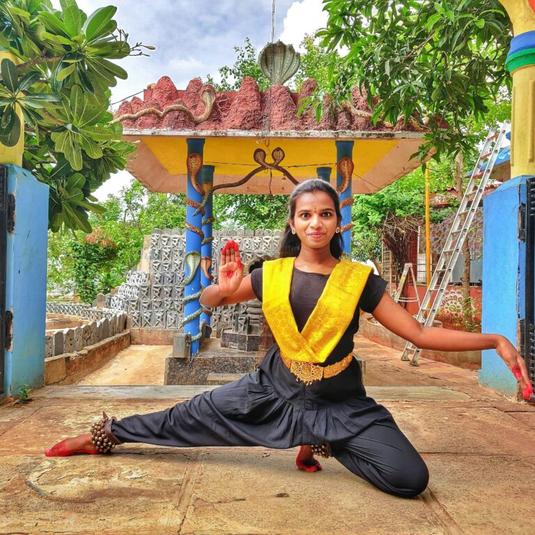 10 Basic Dance Moves for beginners of Bharatanatyam - Bollywood Online ...